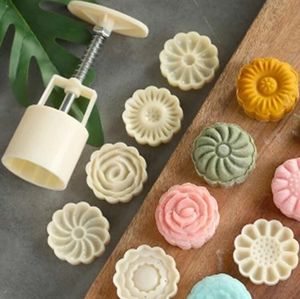 Kitchen | New 6 Piece Cookie Bakery Press Cake Kitchen Tool | Poshmark